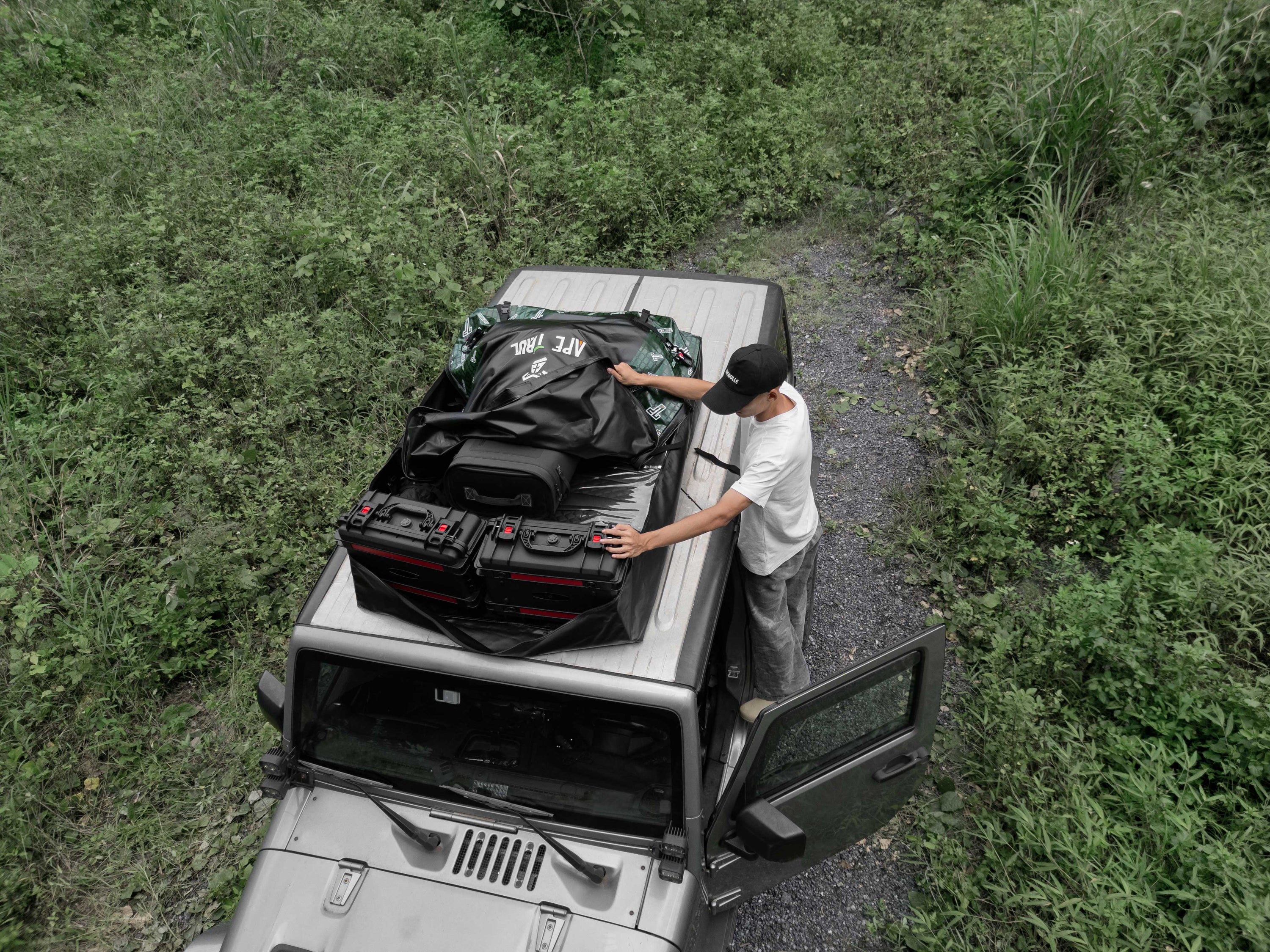 TACMOLLE - Merge tactical MOLLE with the off road lifestyle